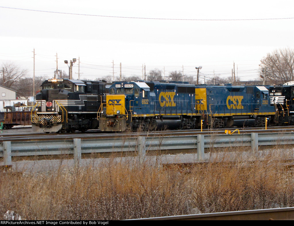 NS 1066; CSX 6922 and 2282